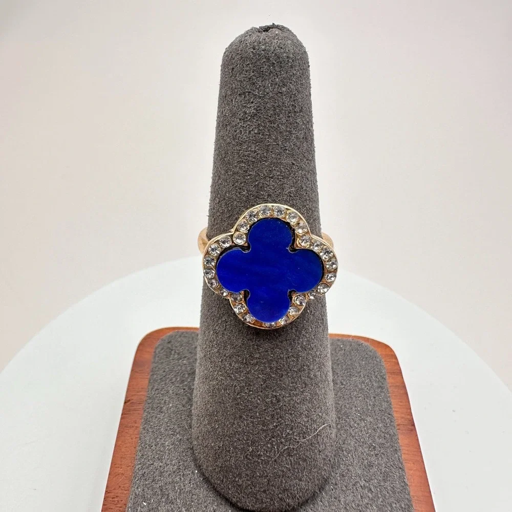 The Unbranded Brand | Jewelry | Vintage 9s Goldtone Blue Clover Ring ...